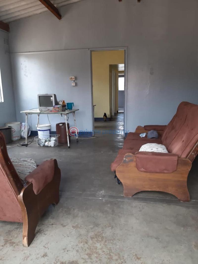 5 bedroom Houses For Sale Magwegwe North Magwegwe Bulawayo High-Density ...