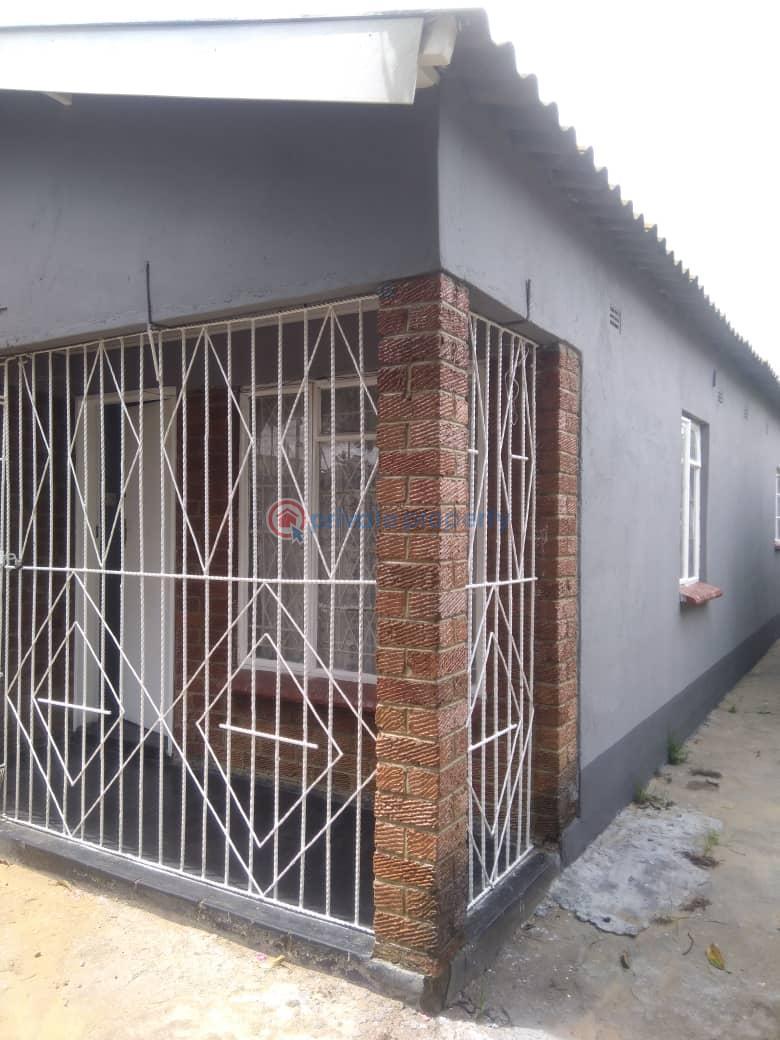 4 bedroom Houses For Sale Zengeza Chitungwiza Mashonaland East (PID ...